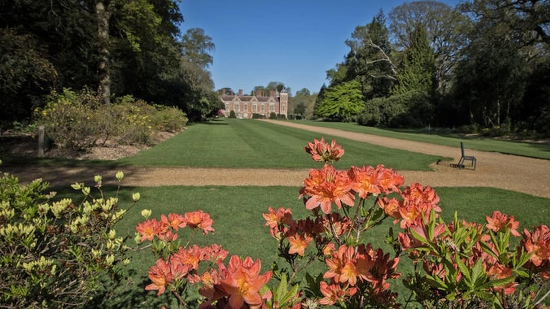 Spring's blossoming at Blickling Estate | Hoop