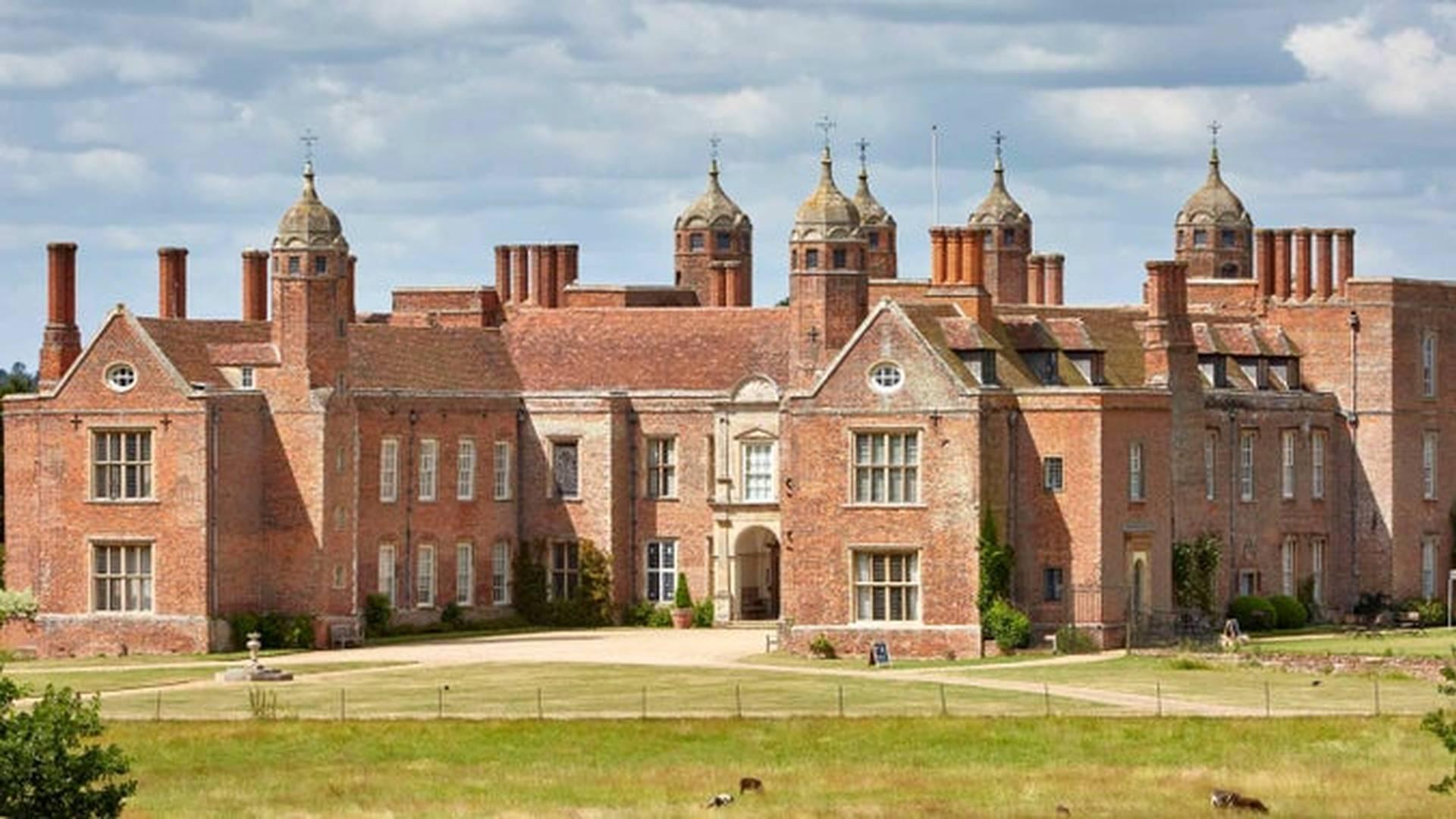 Summer Of Play At Melford Hall | Hoop